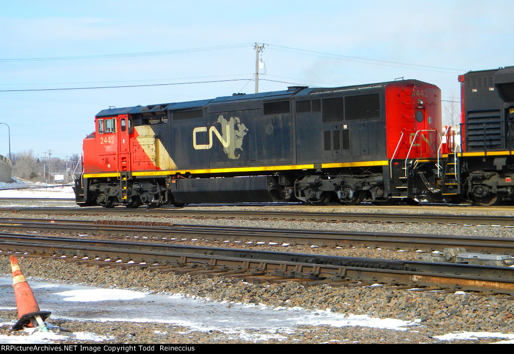 CN 2442